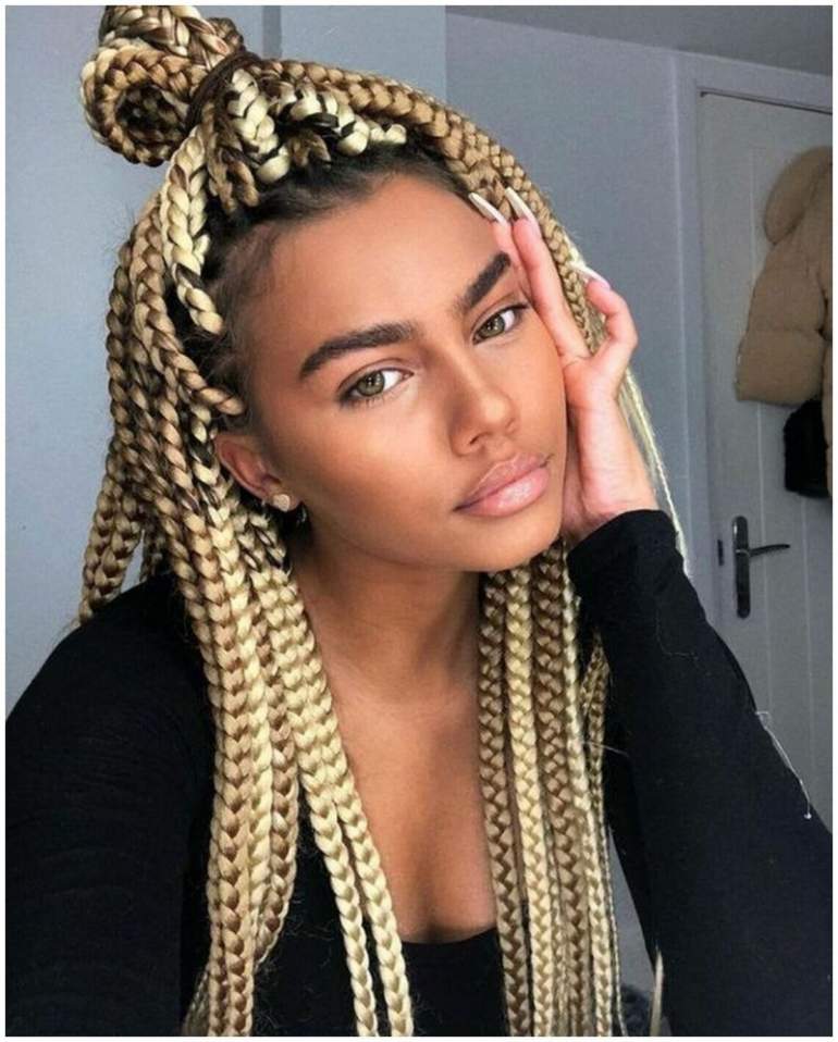 Красивые девушки и Крупные сенегальские косы